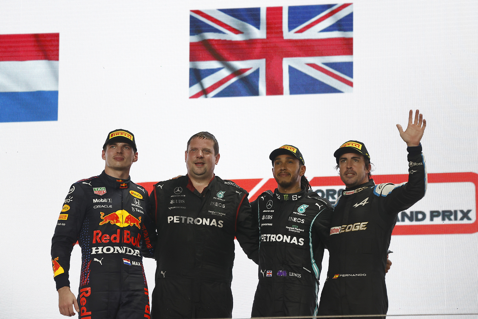 Hamilton controls Qatar GP, Alonso returns to the podium - VelocityNews