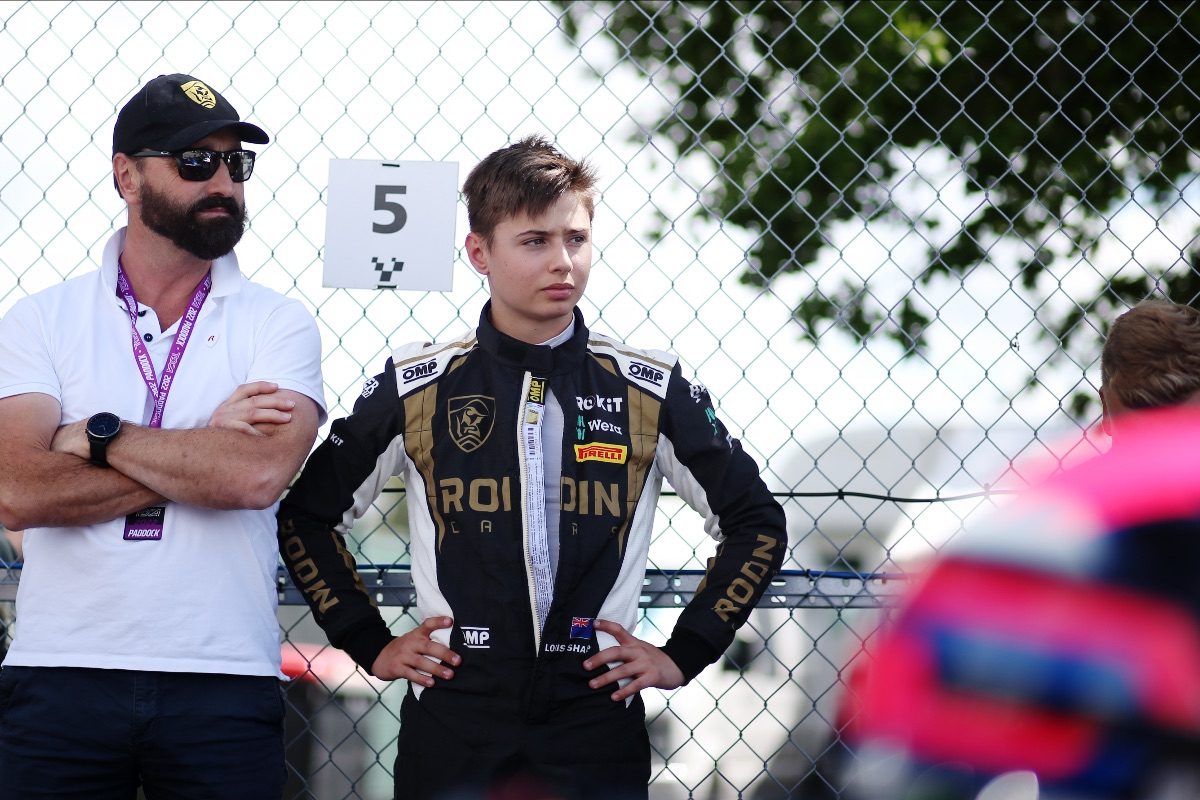 Louis Sharp stuns with maiden British F4 victory at Oulton Park ...