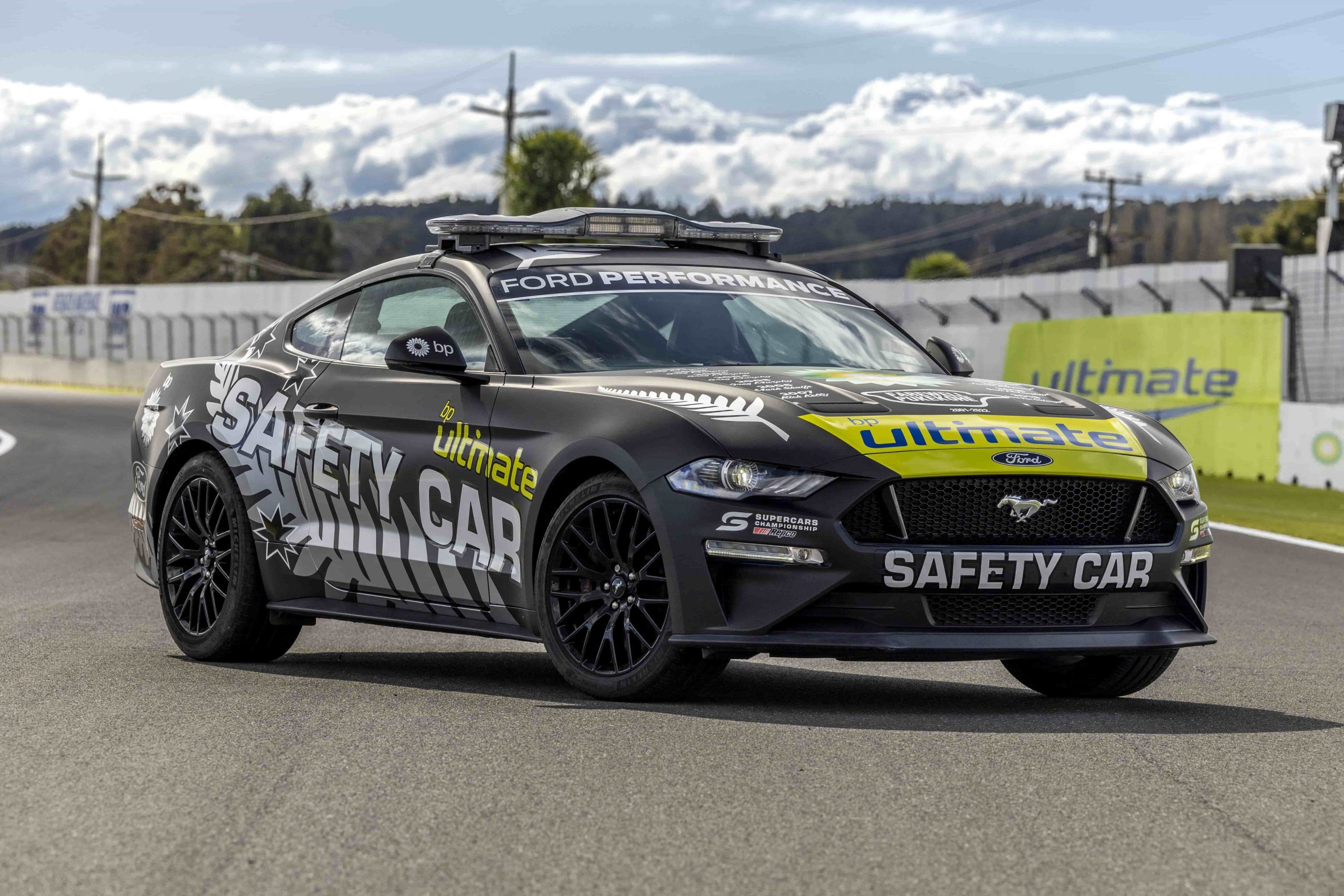 Supercars safety car and teams tribute Pukekohe with special liveries ...