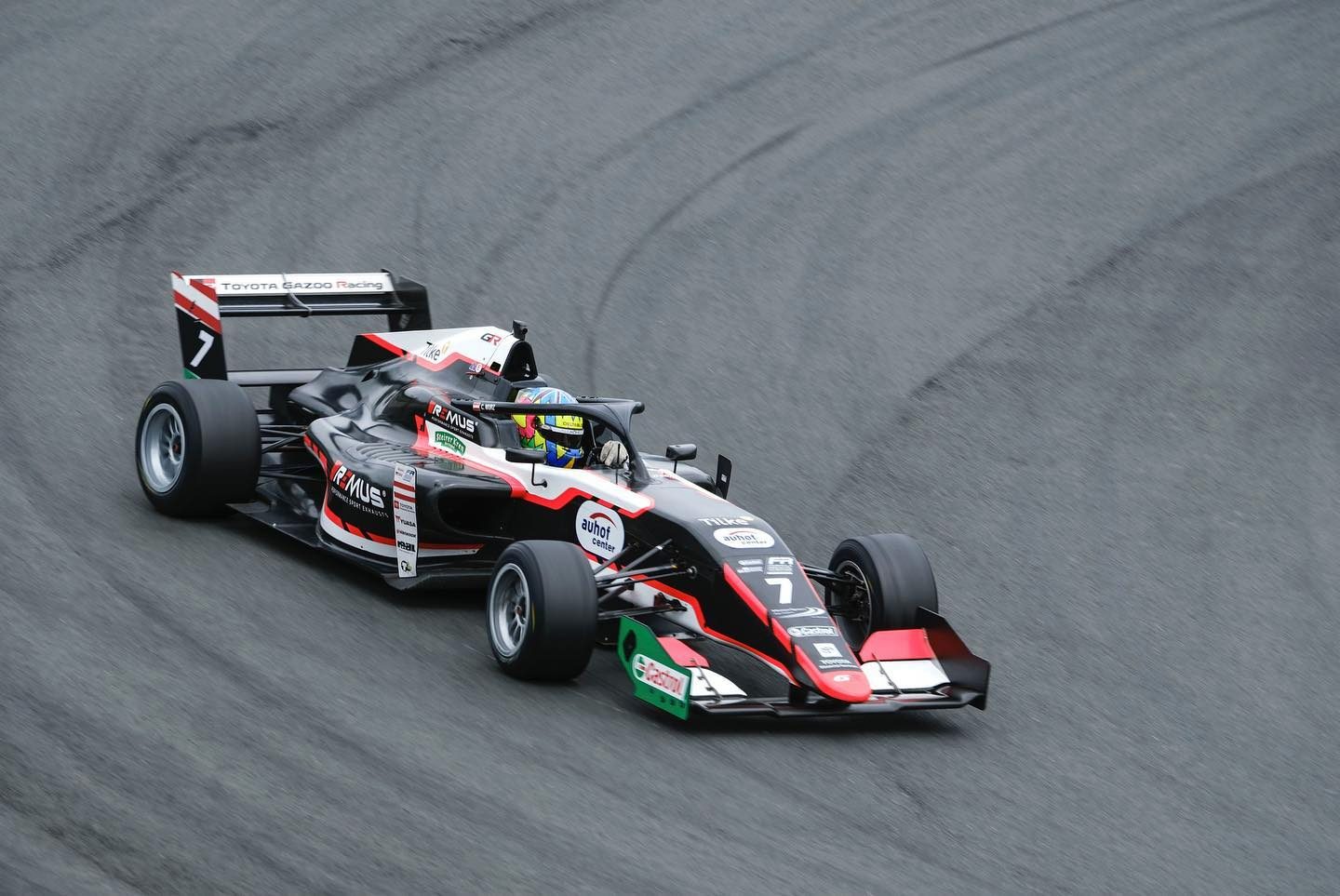 Wonderful Wurz holds off Abel and Van Hoepen for Race 2 win - VelocityNews