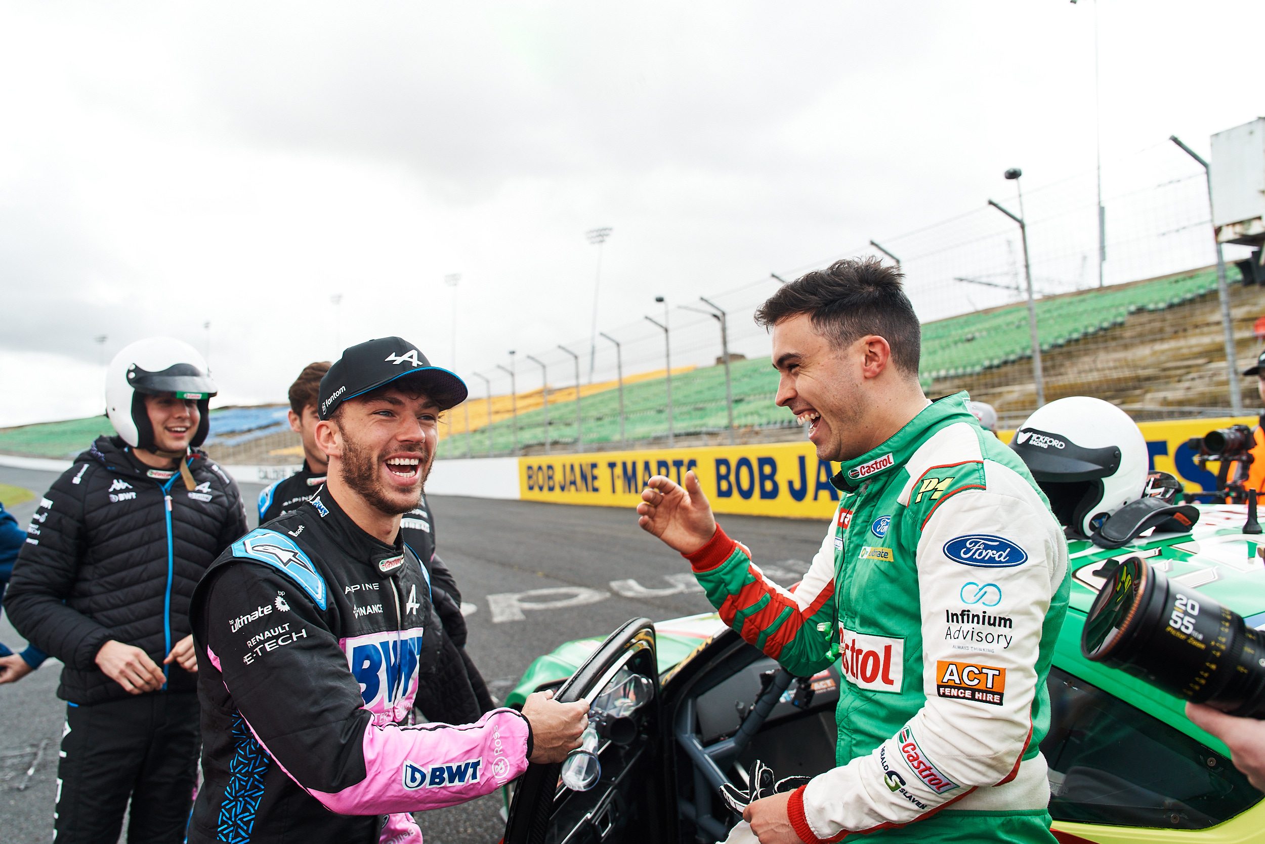 Alpine F1 stars embrace Australian Supercars experience - VelocityNews