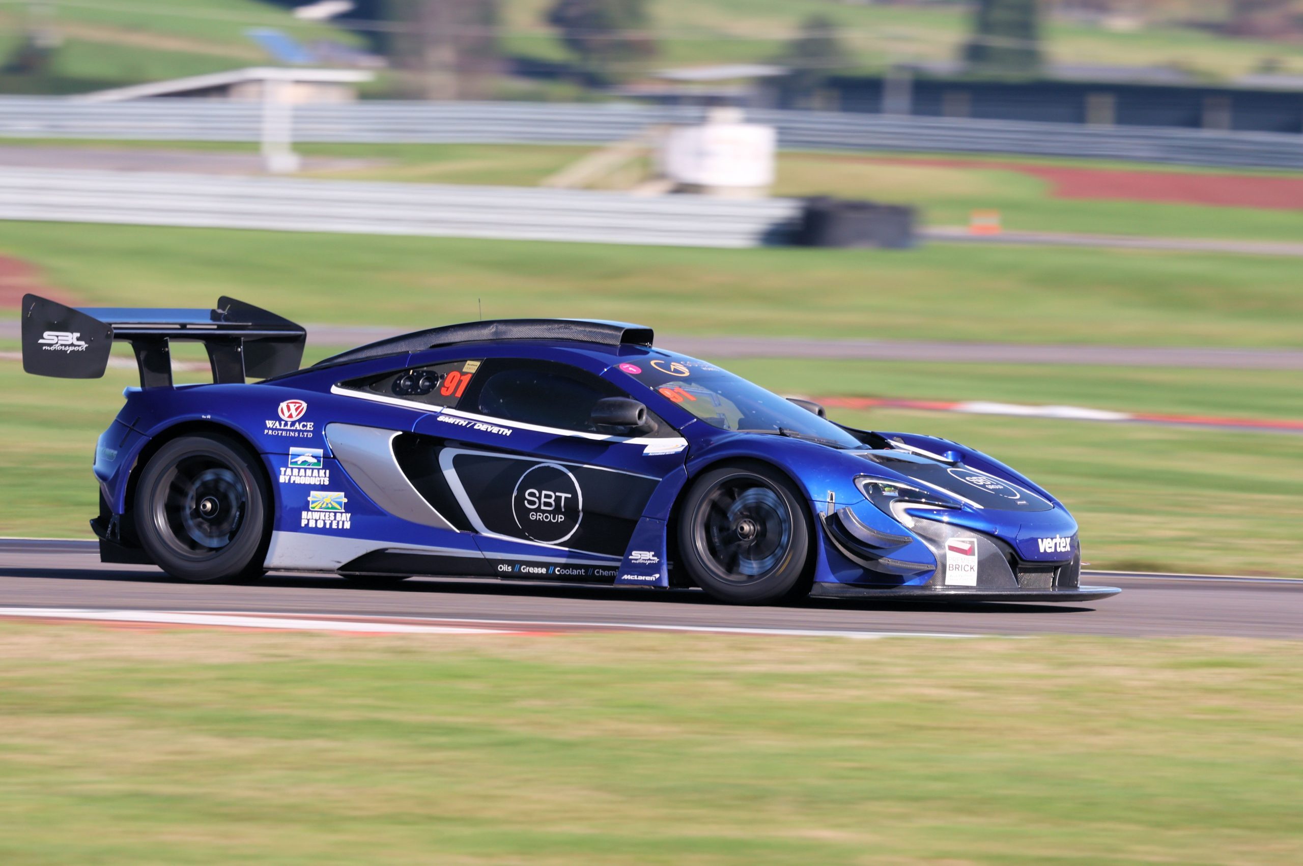 Smith and De Veth McLaren powers to pole for Golden Homes North Island ...