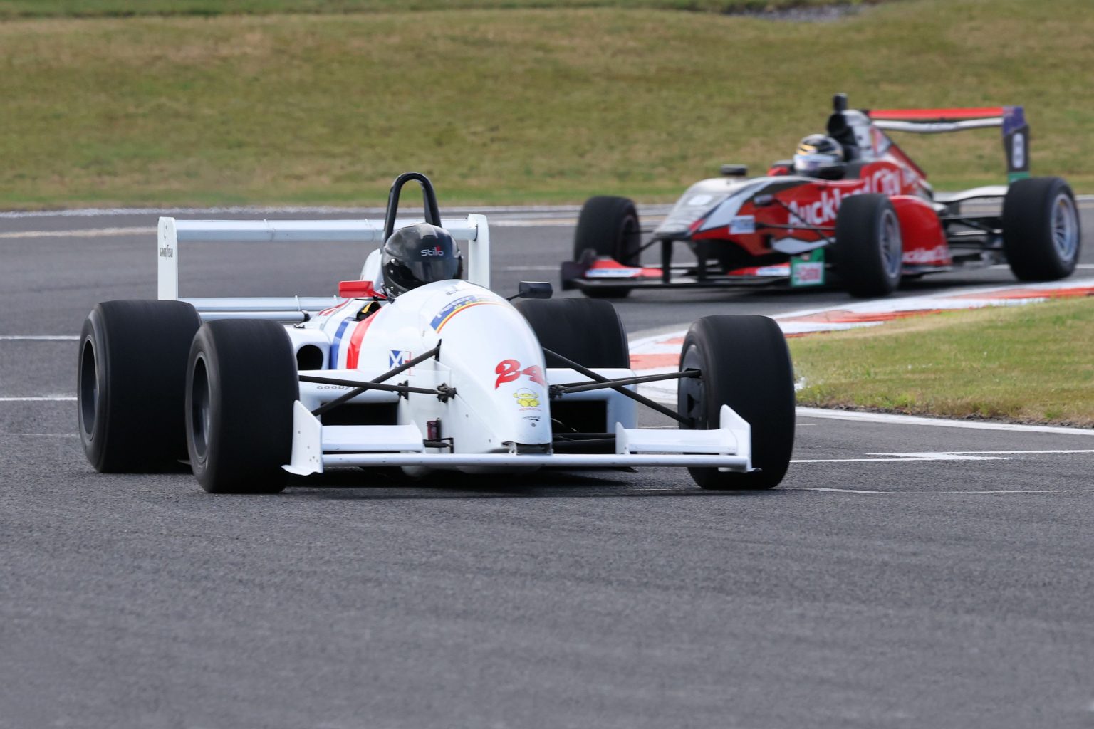 Trans-Tasman Formula Atlantic battle at Taupo Historic GP - VelocityNews