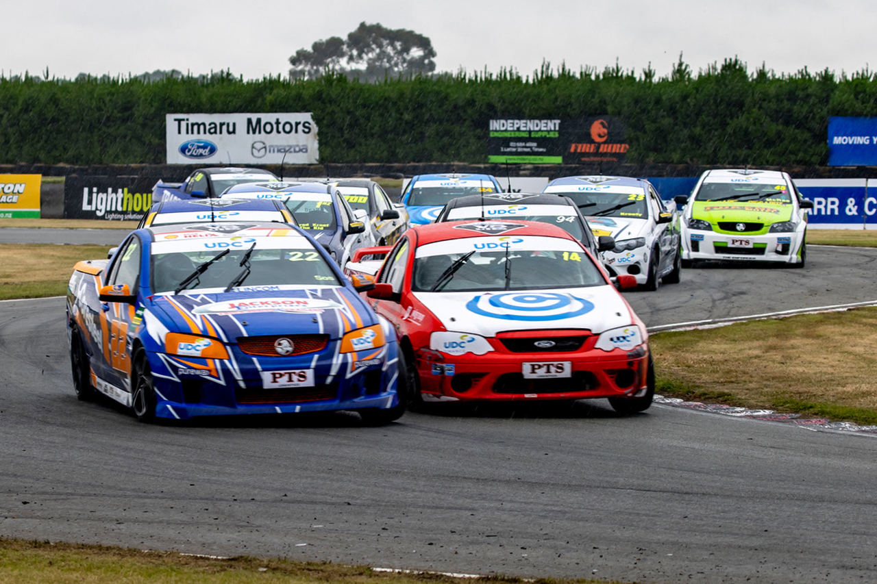 Teretonga set to stage a thrilling 4-race Showdown for V8 Utes this ...