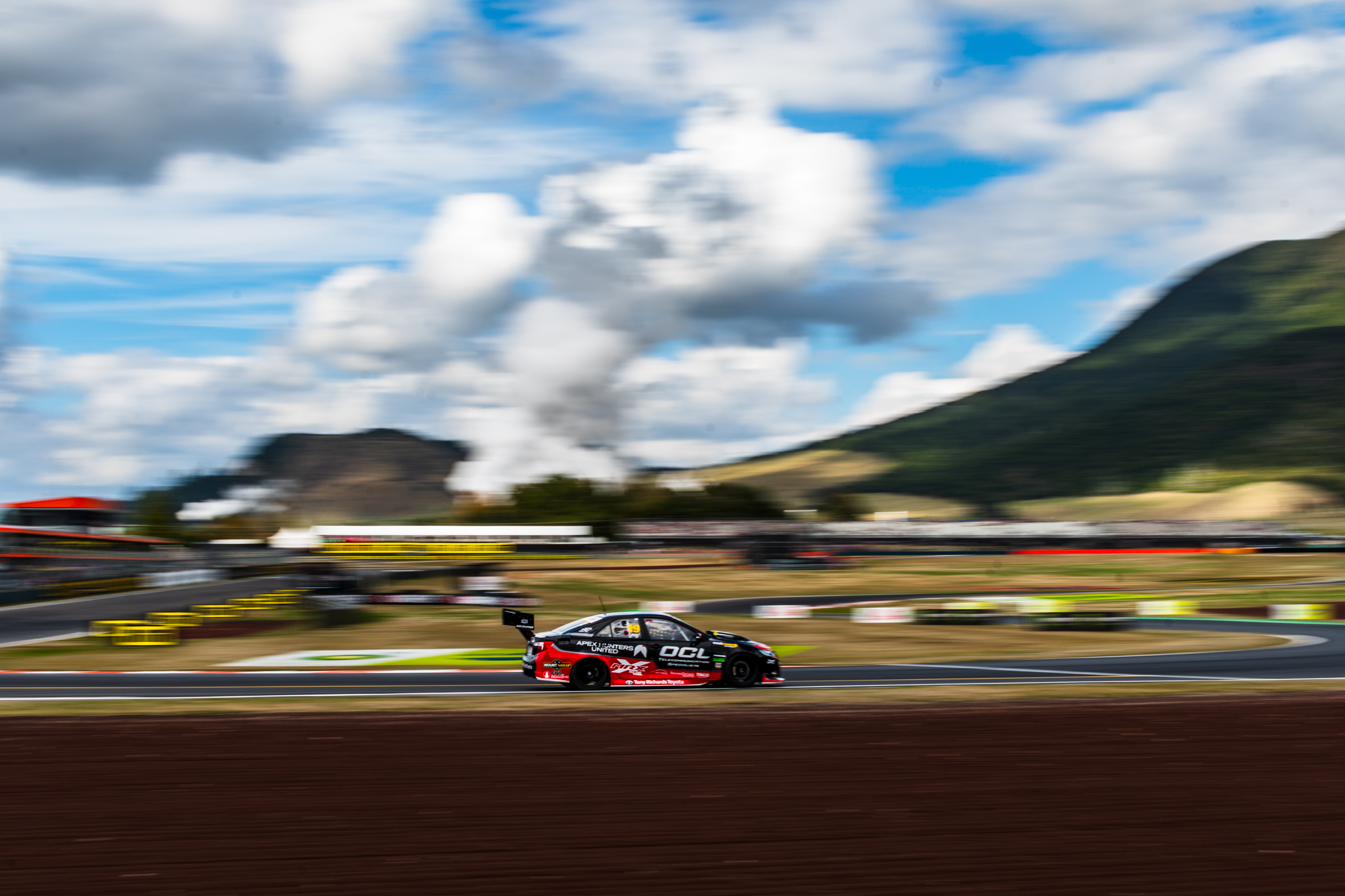 NZ Super V8s set the stage ablaze at Taupō: Kerry Jones dominates ...