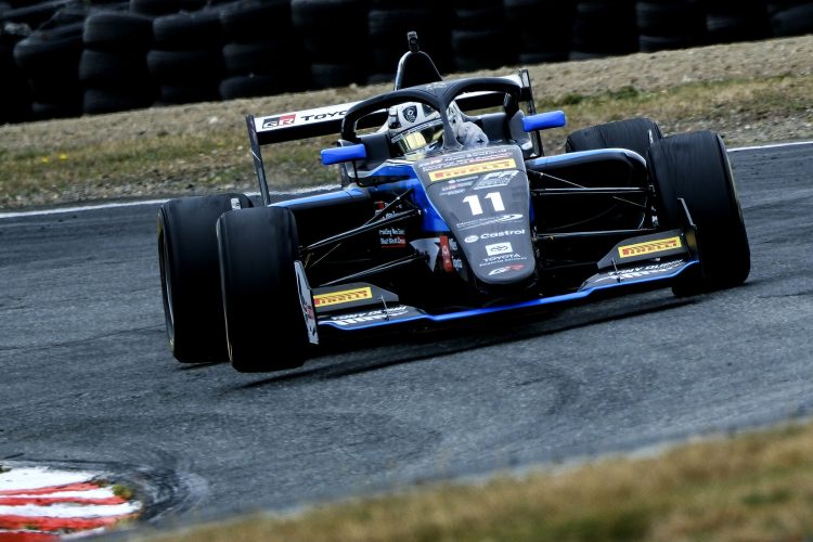 Sharp and Ugochukwu quick on day one at Teretonga - VelocityNews